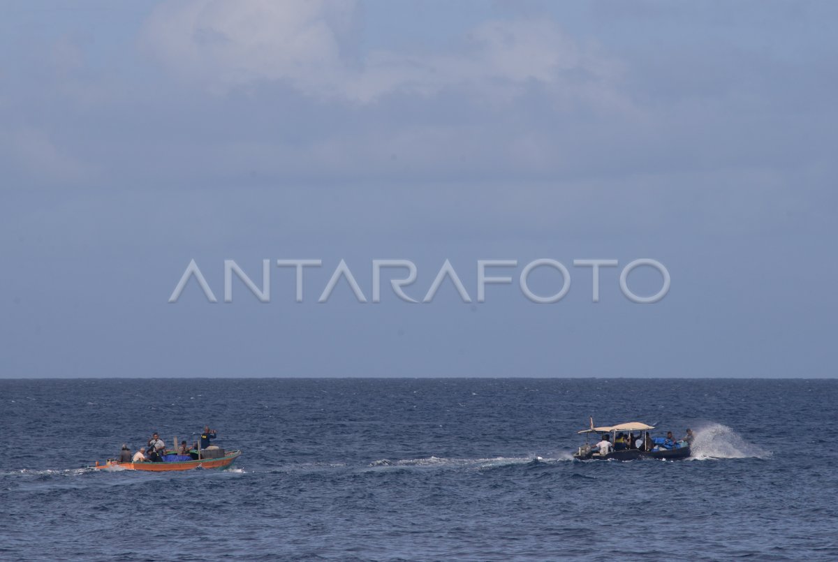 DISTRIBUSI BANTUAN LOGISTIK MELALUI JALUR LAUT | ANTARA Foto DISTRIBUSI BANTUAN LOGISTIK MELALUI JALUR LAUT | ANTARA Foto