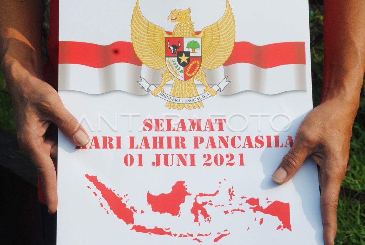 AKSI MENYANYIKAN LAGU NASIONAL DI HARI LAHIR PANCASILA | ANTARA Foto AKSI MENYANYIKAN LAGU NASIONAL DI HARI LAHIR PANCASILA | ANTARA Foto