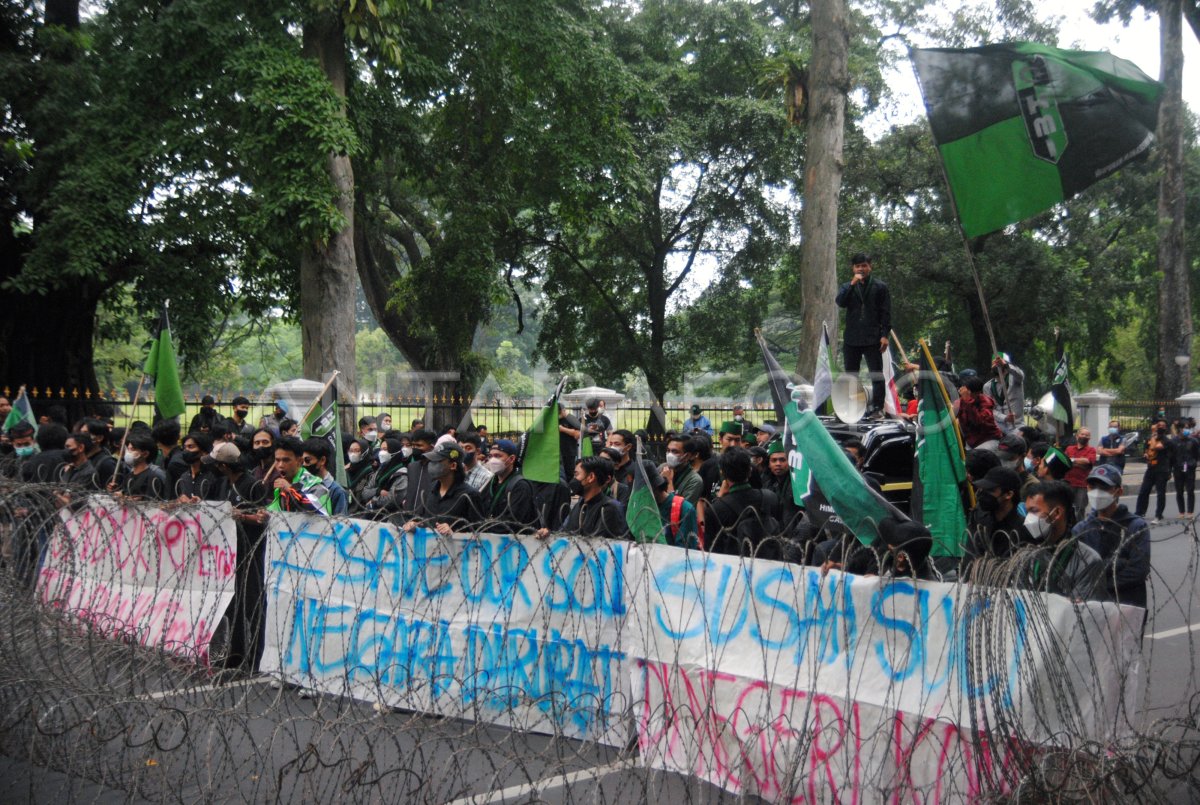UNJUK RASA MAHASISWA HMI BOGOR | ANTARA Foto UNJUK RASA MAHASISWA HMI BOGOR | ANTARA Foto