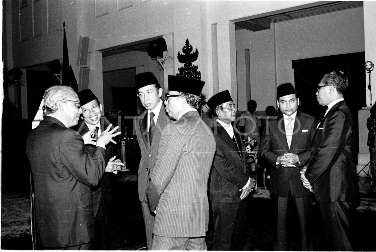 PRESIDEN SOEHARTO LANTIK LIMA DUTA BESAR REPUBLIK INDONESIA | ANTARA Foto PRESIDEN SOEHARTO LANTIK LIMA DUTA BESAR REPUBLIK INDONESIA | ANTARA Foto