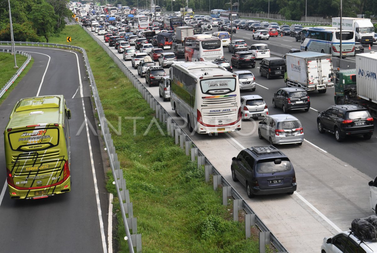 Kemacetan arus balik di Tol Jakarta-Cikampek | ANTARA Foto