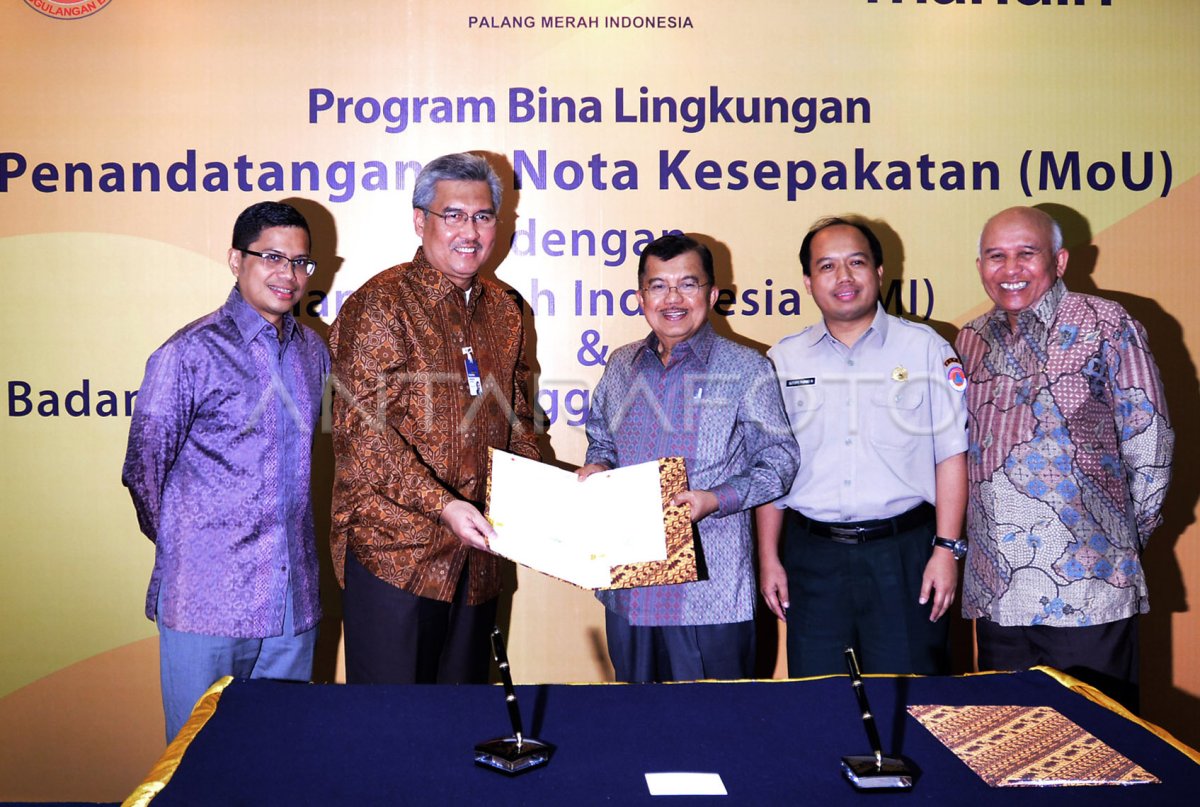MOU BANK MANDIRI-PMI | ANTARA Foto