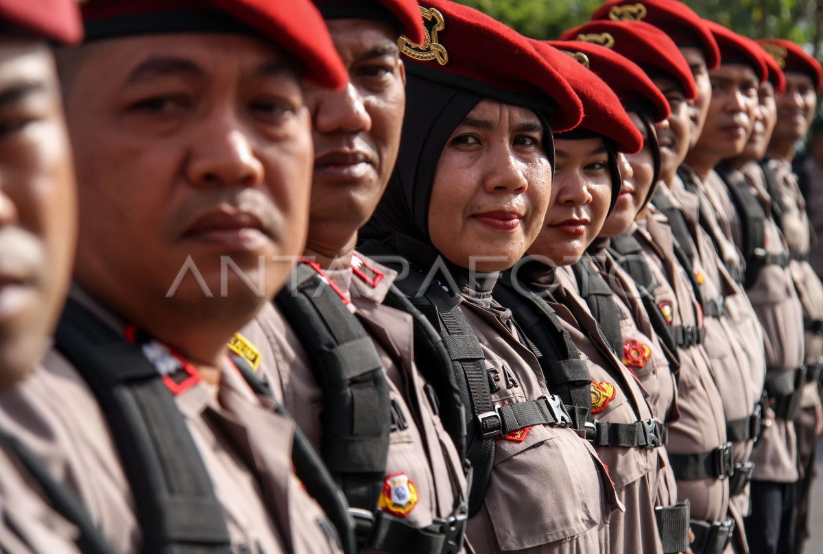 Pergeseran Personel Pengamanan Pemilu 2024 | ANTARA Foto