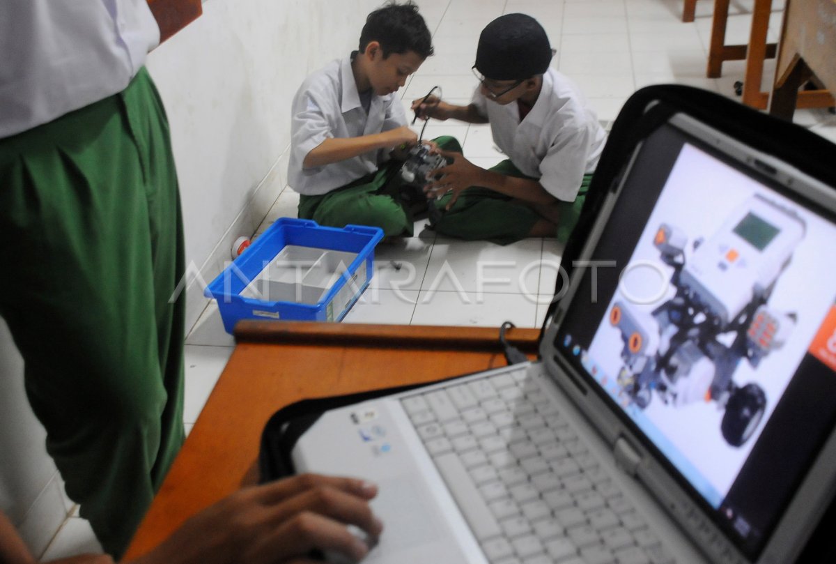 EKSKUL ROBOTIK | ANTARA Foto