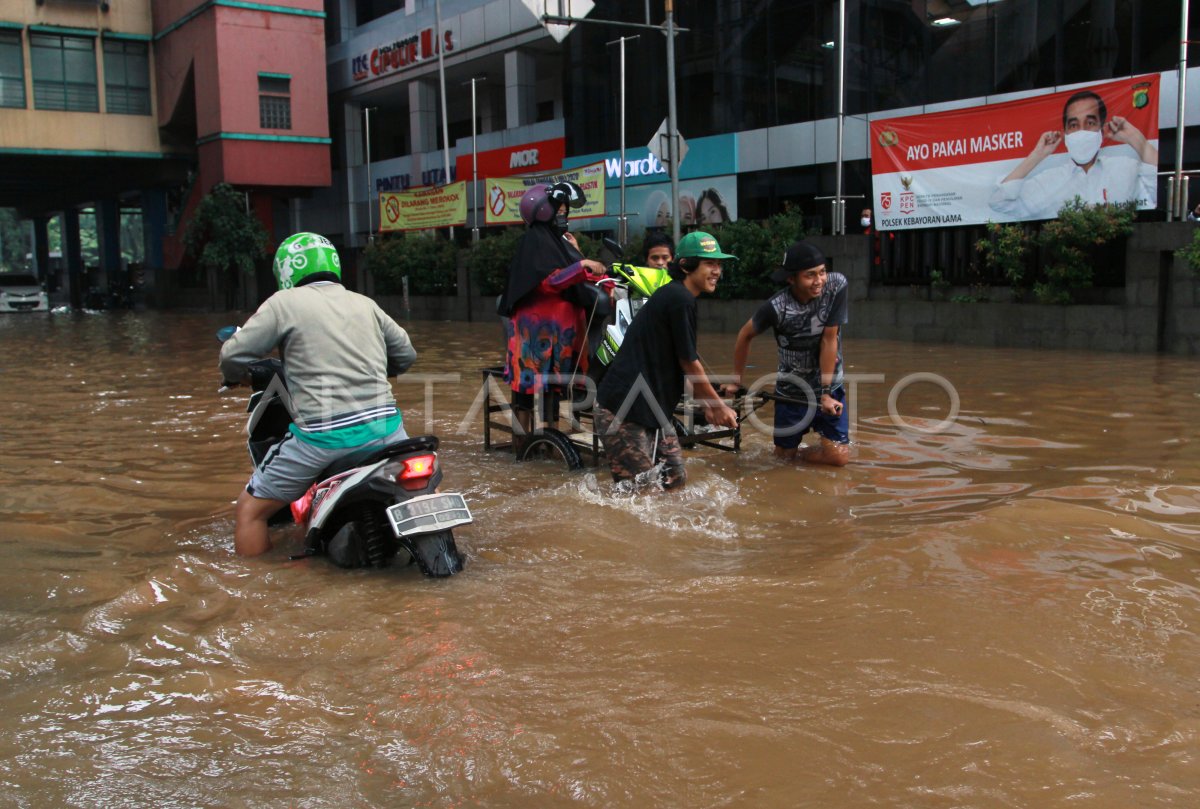 BANJIR PASAR CIPULIR | ANTARA Foto