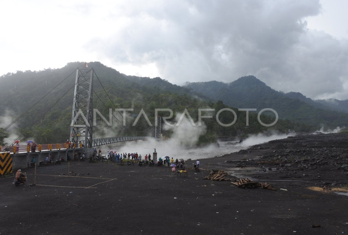 LAHAR HUJAN ERUPSI GUNUNG SEMERU | ANTARA Foto