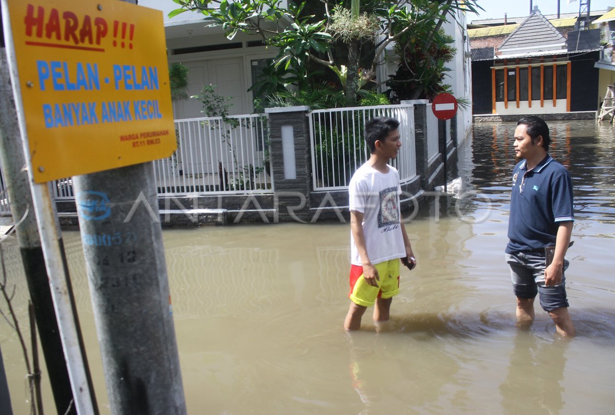BANJIR AKIBAT LUAPAN SUNGAI | ANTARA Foto