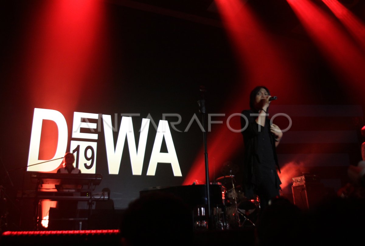KONSER REUNI DEWA 19 BERSAMA ONCE MEKEL | ANTARA Foto KONSER REUNI DEWA 19 BERSAMA ONCE MEKEL | ANTARA Foto