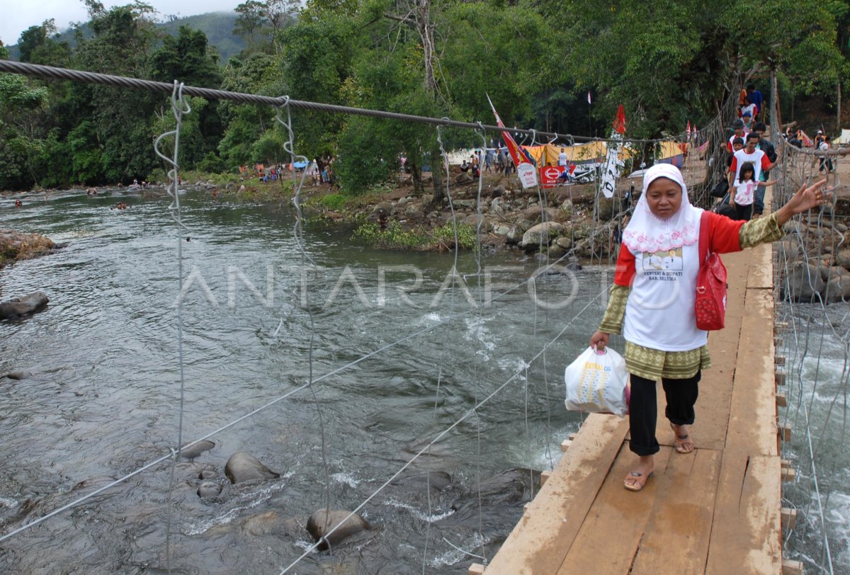 jembatan darurat | ANTARA Foto jembatan darurat | ANTARA Foto