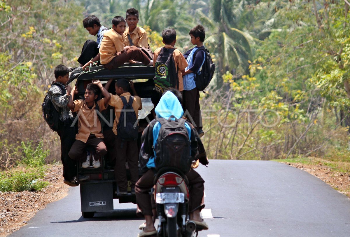 PULANG SEKOLAH | ANTARA Foto