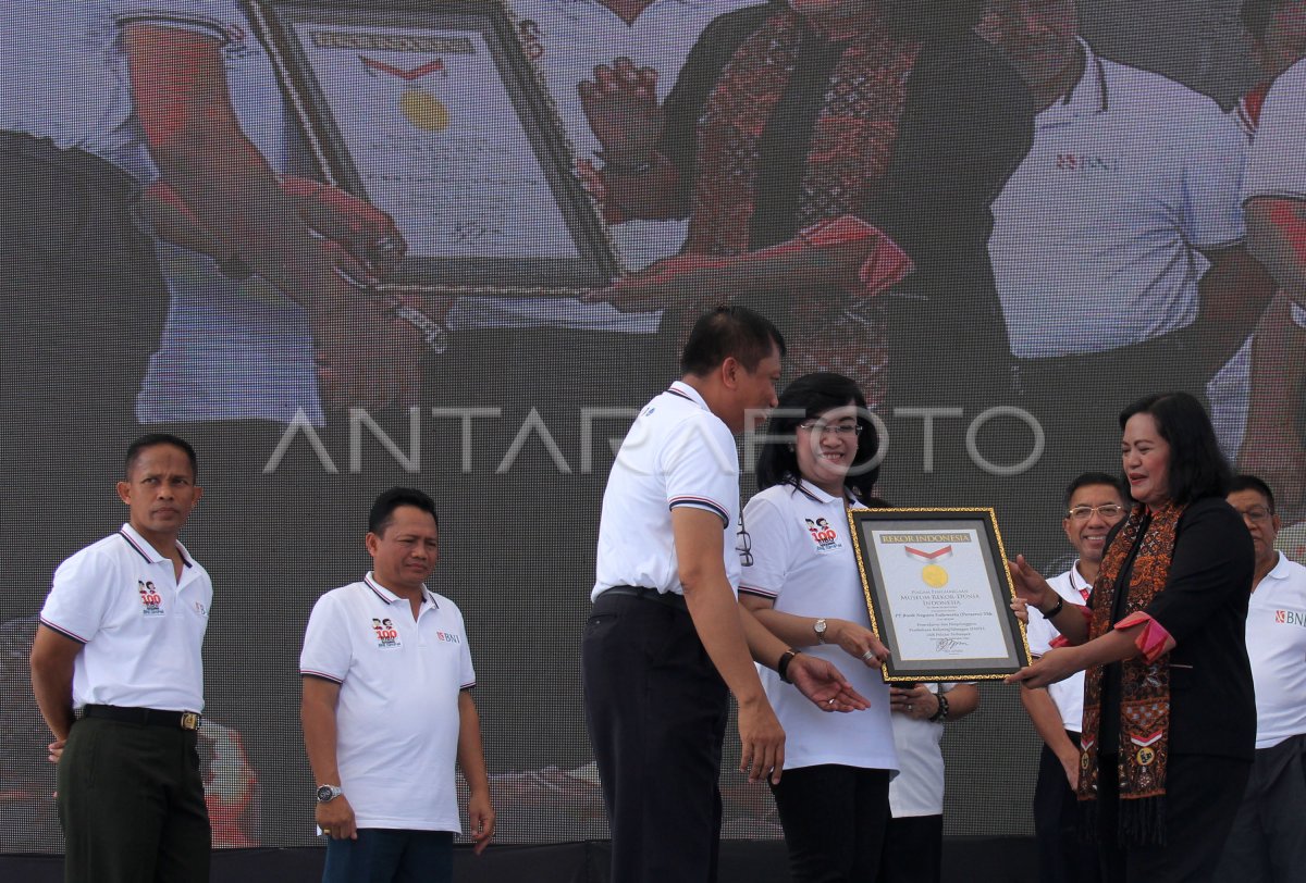 REKOR MURI PEMBUKAAN 100 RIBU REKENING BNI SIMPEL | ANTARA Foto REKOR MURI PEMBUKAAN 100 RIBU REKENING BNI SIMPEL | ANTARA Foto