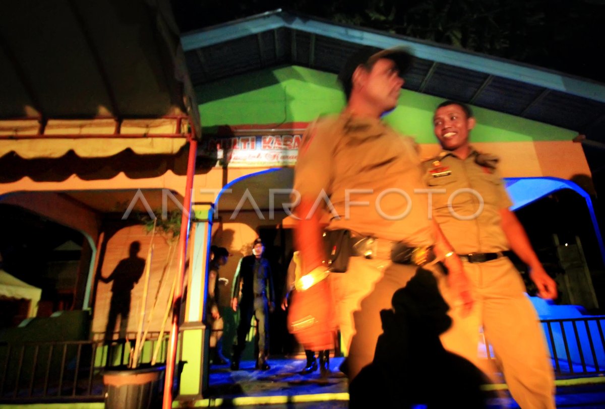 RAZIA TEMPAT HIBURAN | ANTARA Foto RAZIA TEMPAT HIBURAN | ANTARA Foto