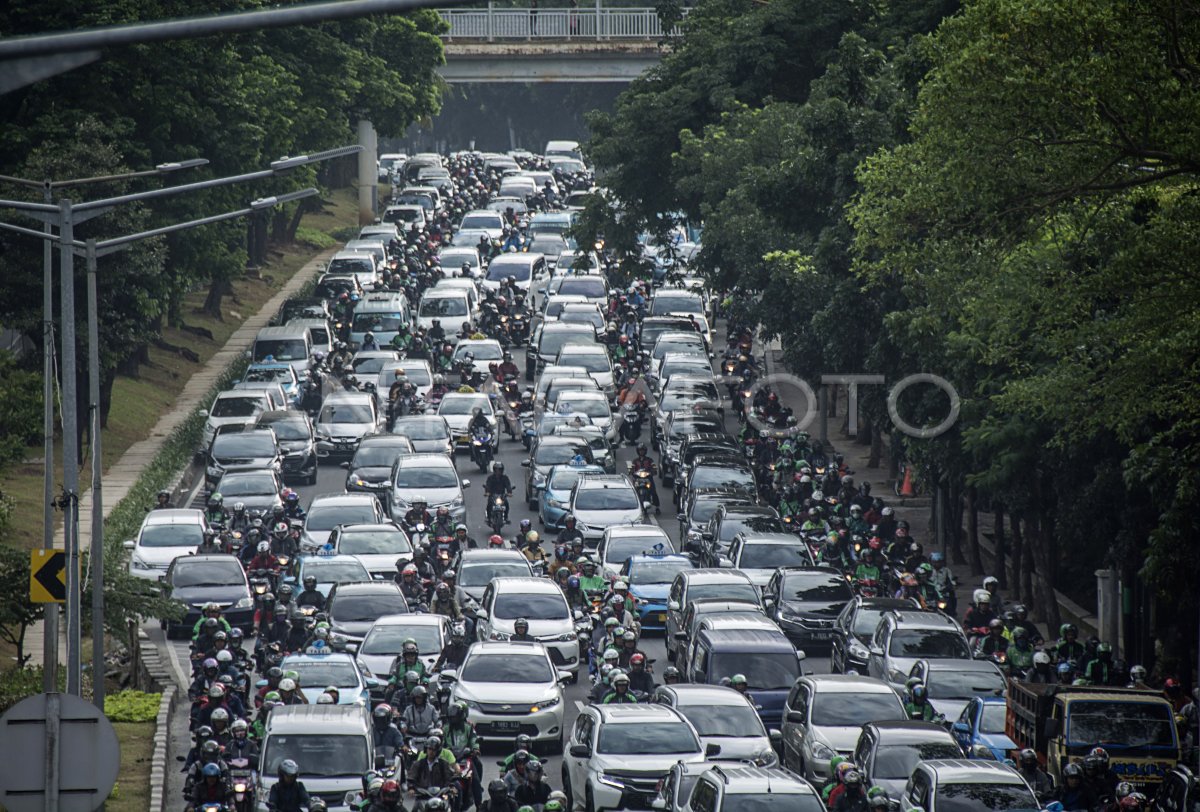 SOLUSI ATASI KEMACETAN JAKARTA | ANTARA Foto SOLUSI ATASI KEMACETAN JAKARTA | ANTARA Foto