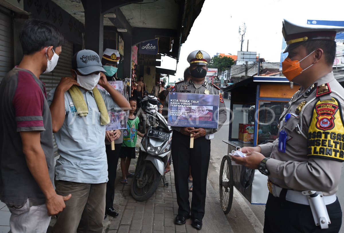 SOSIALISASI PERATURAN WAJIB MEMAKAI MASKER | ANTARA Foto