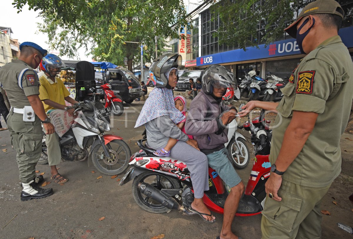 PENEGAKAN DISIPLIN PROTOKOL KESEHATAN | ANTARA Foto PENEGAKAN DISIPLIN PROTOKOL KESEHATAN | ANTARA Foto