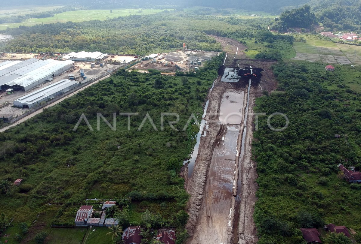 PEMBANGUNAN TOL MASIH TERTUNDA | ANTARA Foto PEMBANGUNAN TOL MASIH TERTUNDA | ANTARA Foto