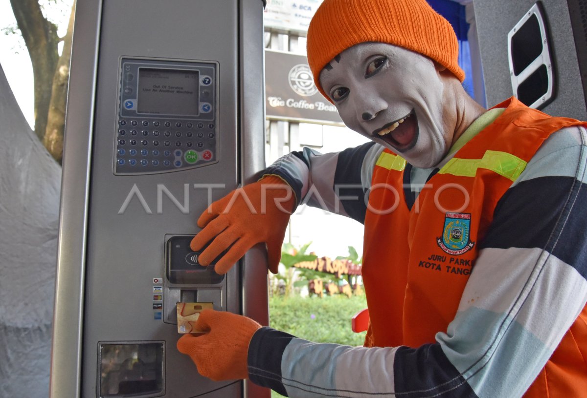 UJI COBA MESIN PARKIR METER | ANTARA Foto UJI COBA MESIN PARKIR METER | ANTARA Foto