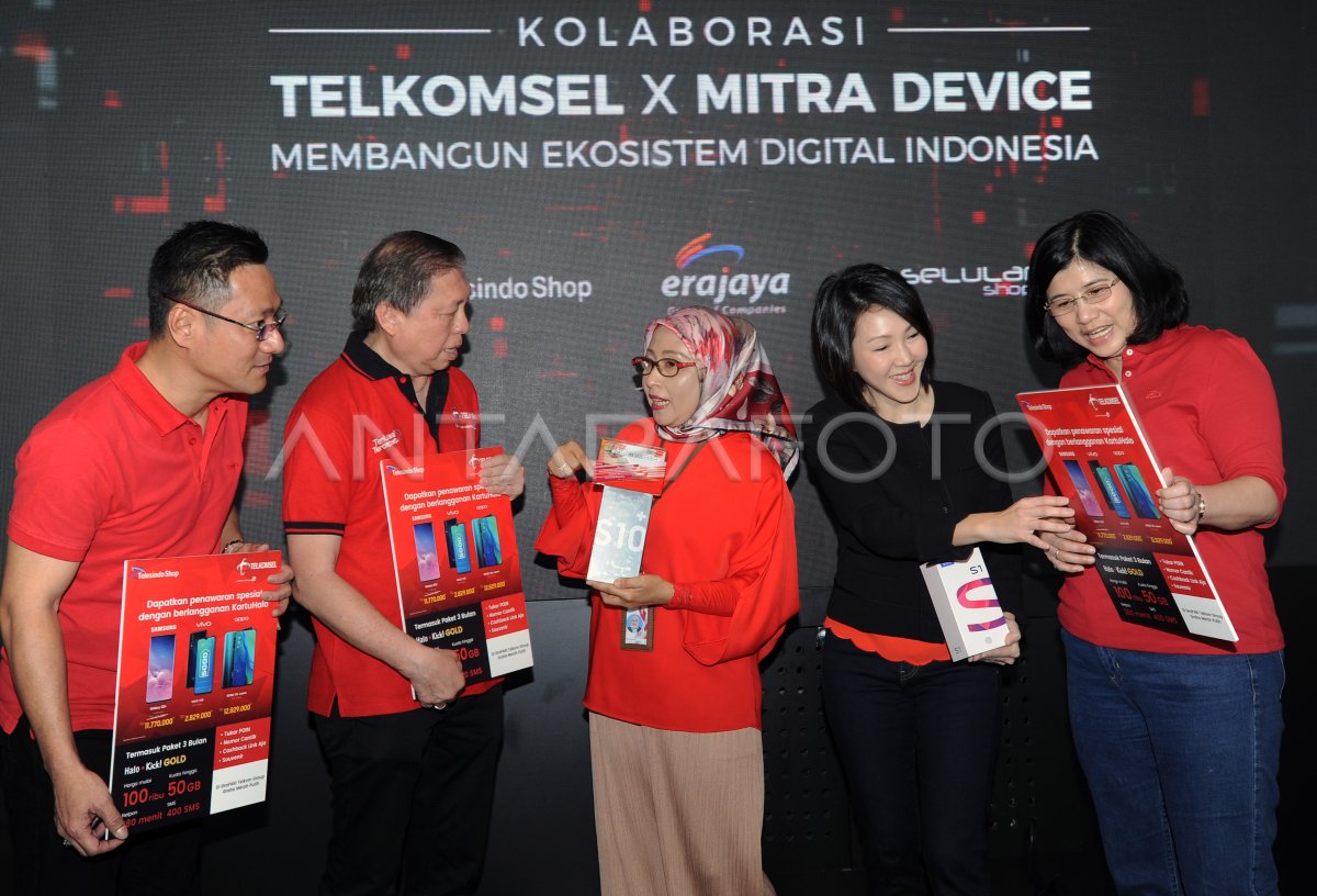 KOLABORASI TELKOMSEL - MITRA DEVICE | ANTARA Foto