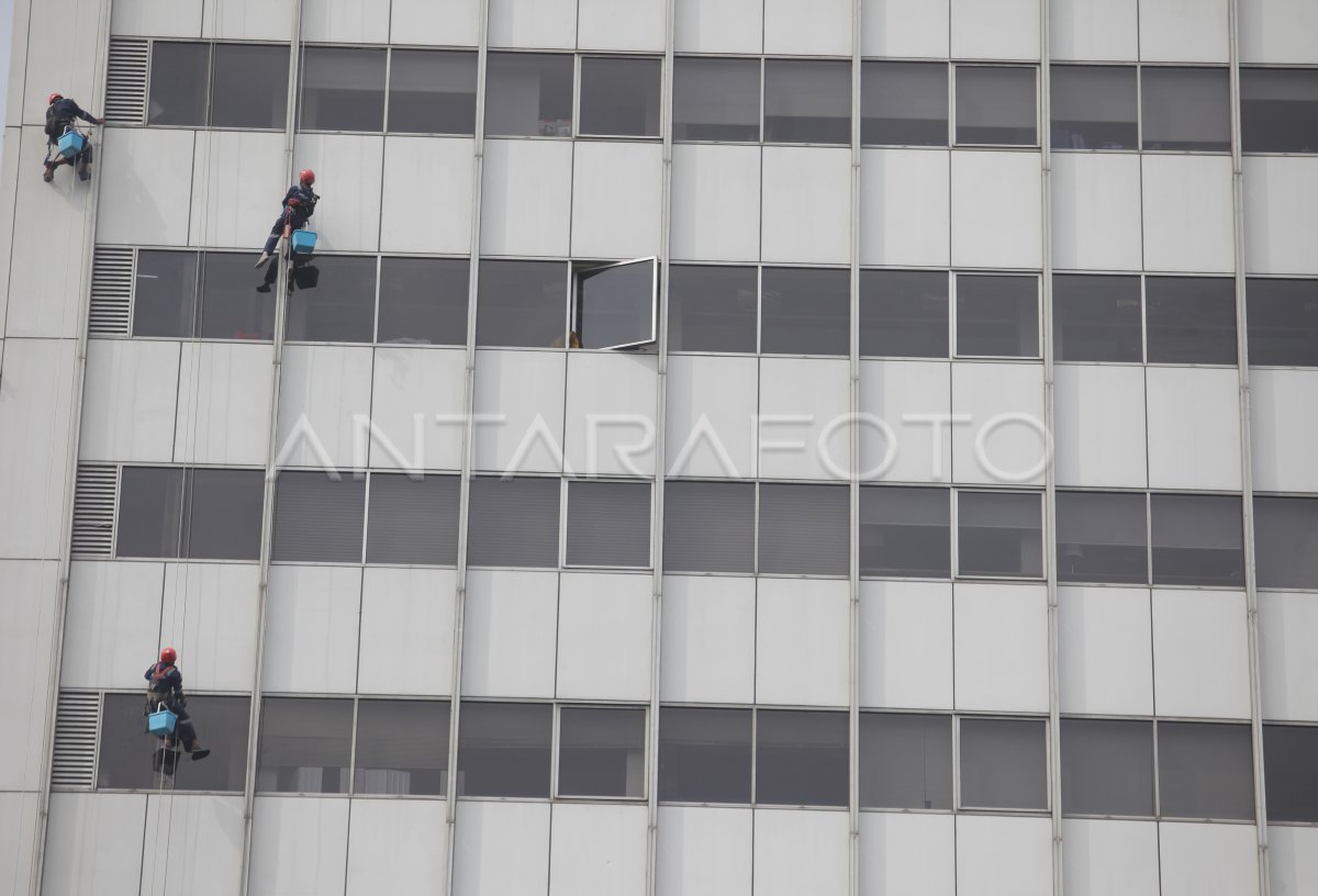 PENINGKATAN JAMINAN SOSIAL PEKERJA | ANTARA Foto PENINGKATAN JAMINAN SOSIAL PEKERJA | ANTARA Foto