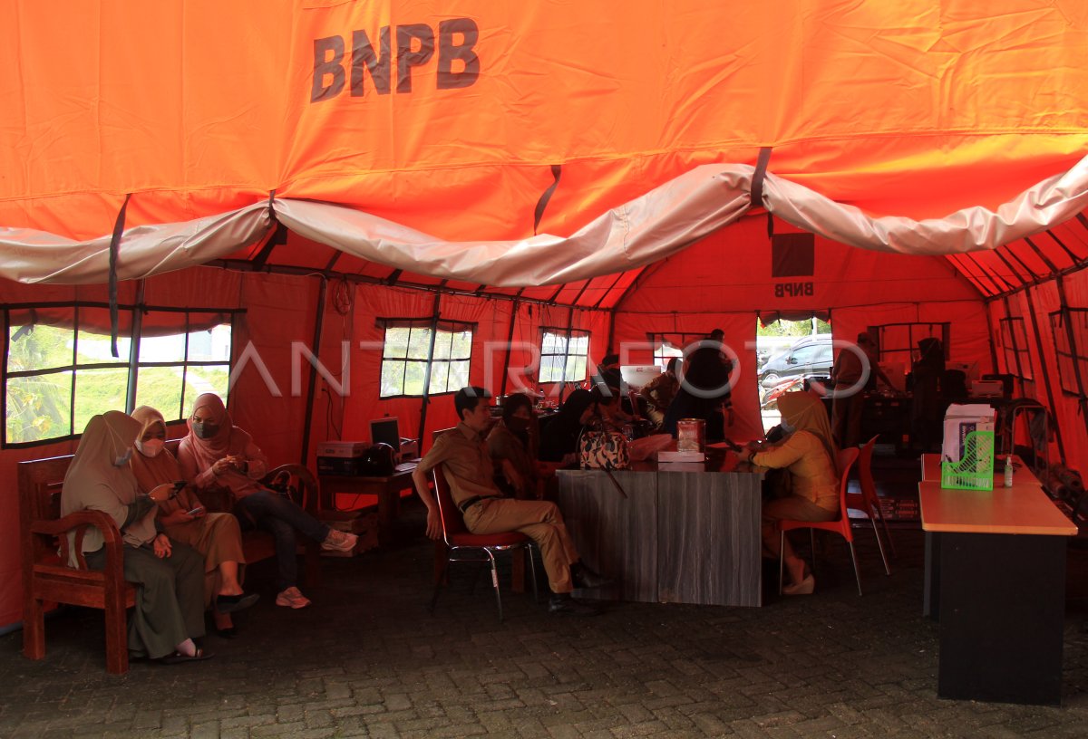 ASN MULAI BERKANTOR PASCAGEMPA BUMI SULBAR | ANTARA Foto ASN MULAI BERKANTOR PASCAGEMPA BUMI SULBAR | ANTARA Foto