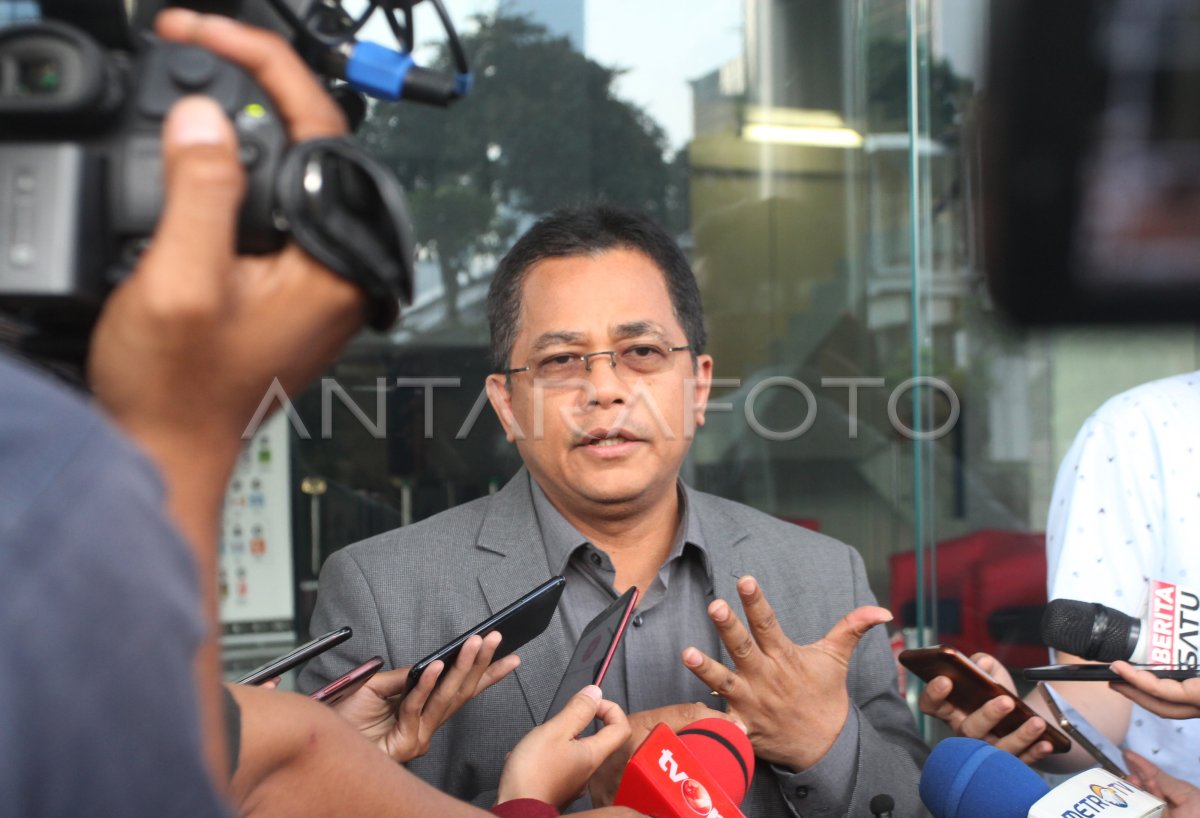PEMERIKSAAN SEKJEN DPR | ANTARA Foto PEMERIKSAAN SEKJEN DPR | ANTARA Foto