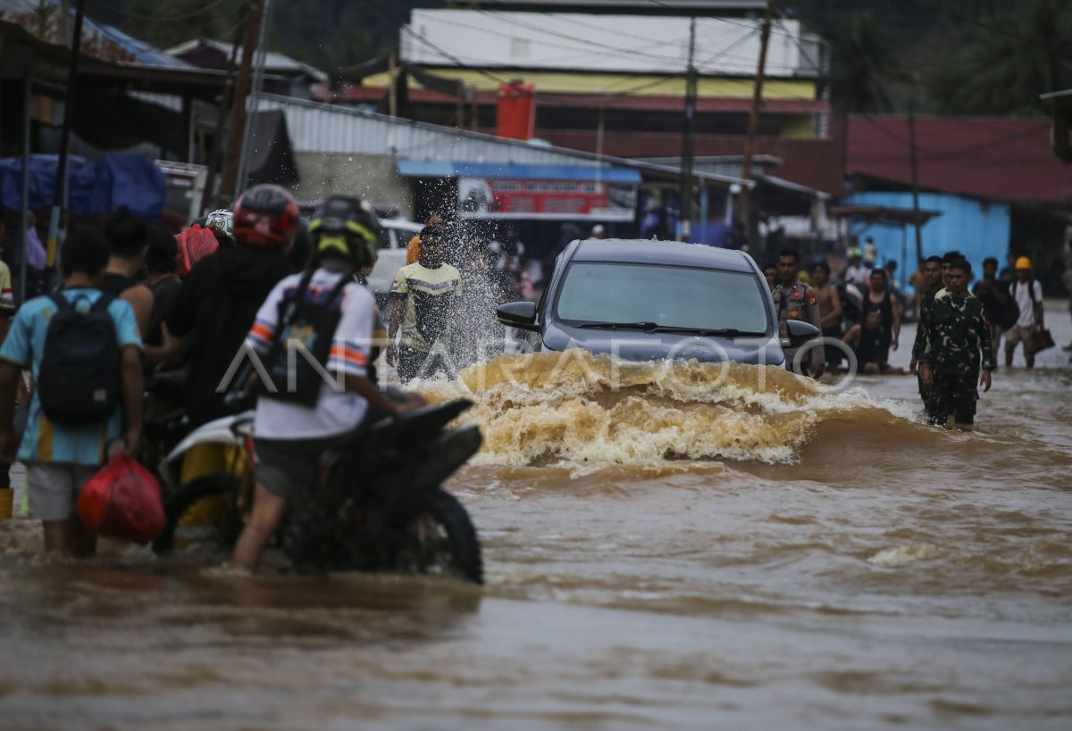 Walhi minta tetapkan status darurat bencana banjir di Halteng | ANTARA Foto
