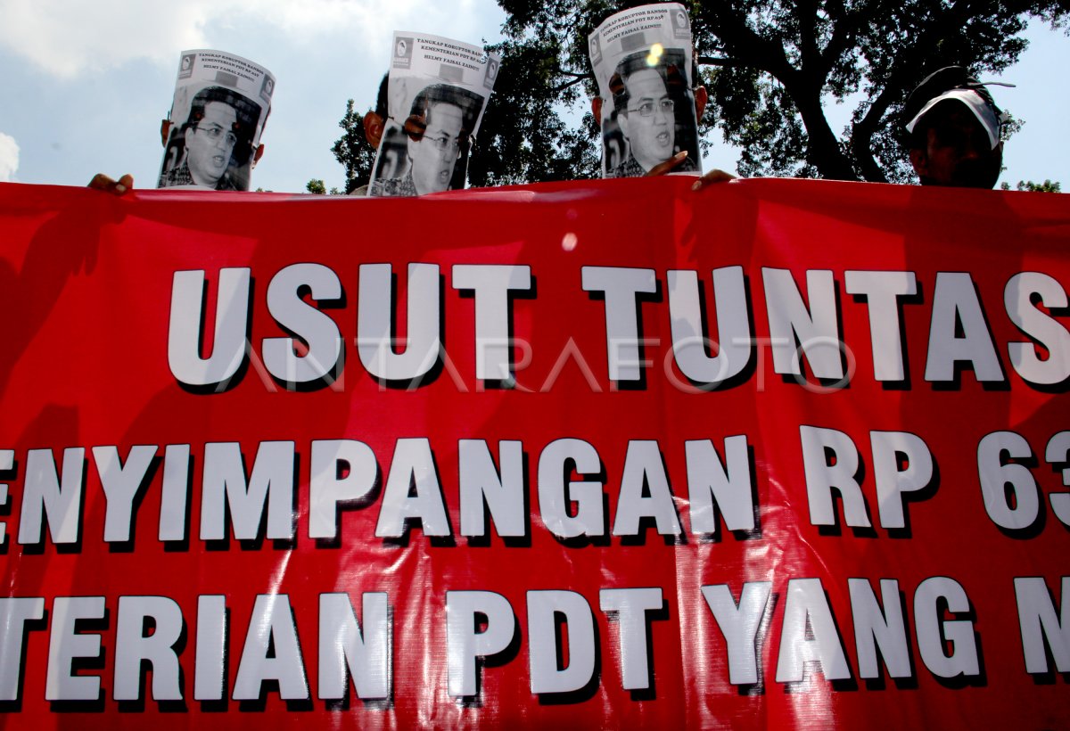 AKSI PENYIMPANGAN ANGGARAN BANSOS | ANTARA Foto AKSI PENYIMPANGAN ANGGARAN BANSOS | ANTARA Foto