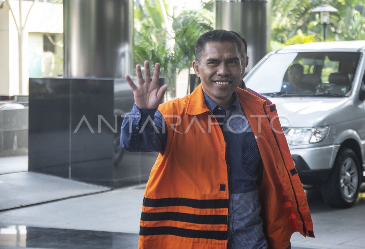 PEMERIKSAAN KETUA DPRD MALANG | ANTARA Foto PEMERIKSAAN KETUA DPRD MALANG | ANTARA Foto