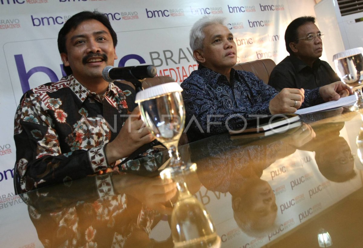 HORMATI PUTUSAN MK | ANTARA Foto HORMATI PUTUSAN MK | ANTARA Foto