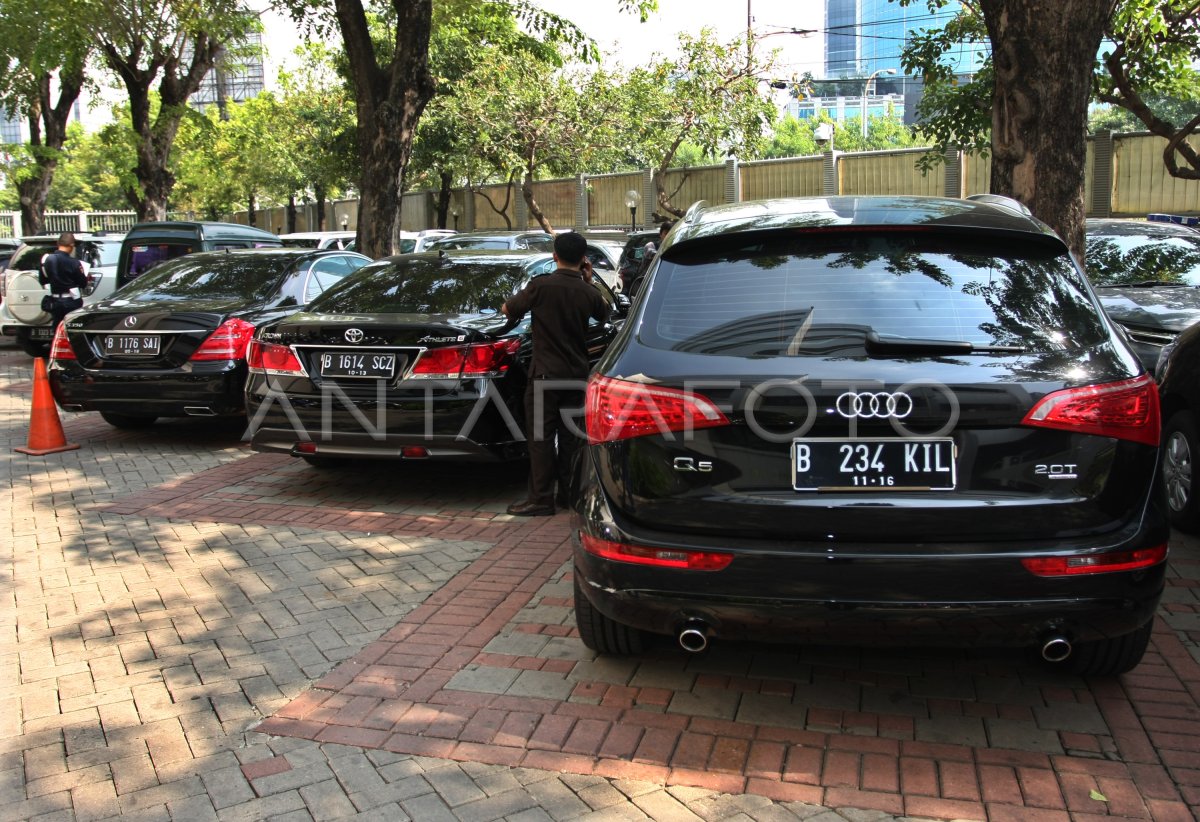 MOBIL MEWAH AKIL MOCHTAR | ANTARA Foto