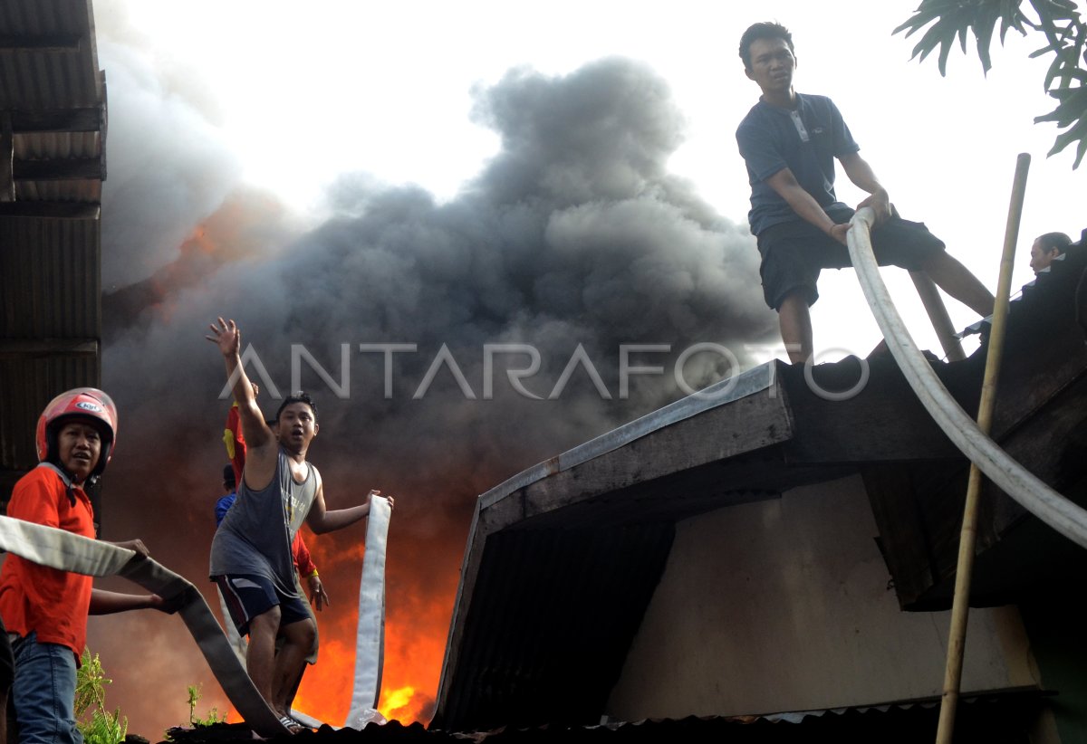 KEBAKARAN DI KAWASAN PADAT PENDUDUK | ANTARA Foto