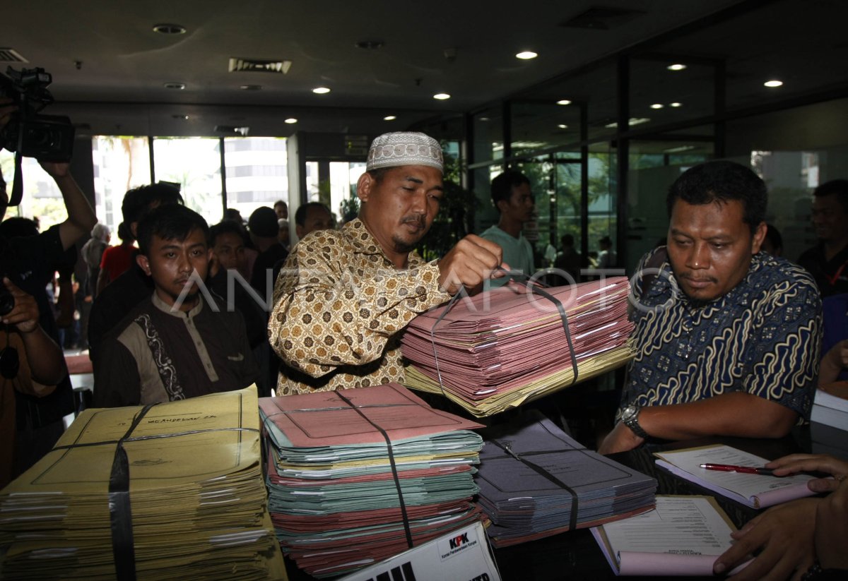 LAPORAN DUGAAN KORUPSI. | ANTARA Foto LAPORAN DUGAAN KORUPSI. | ANTARA Foto