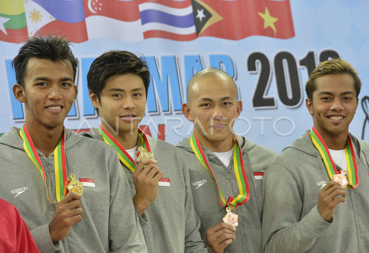 MEDALI EMAS RENANG | ANTARA Foto