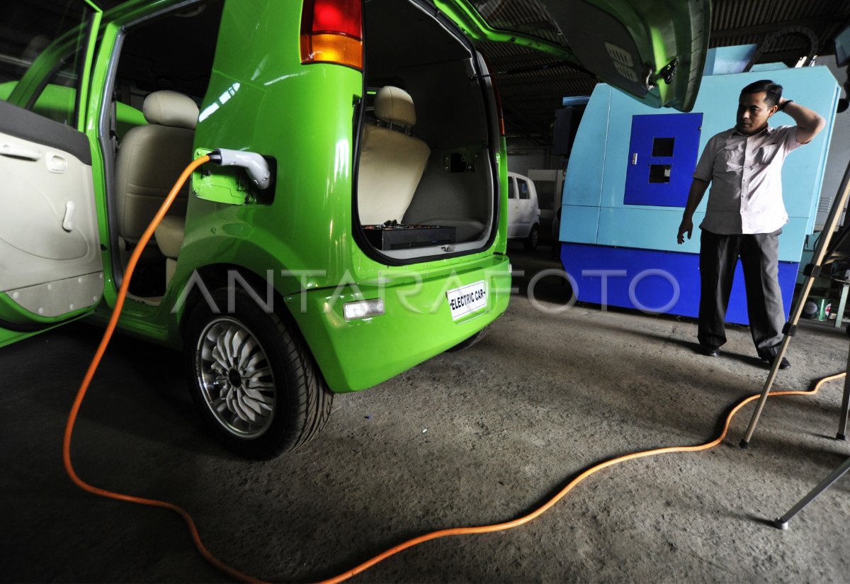 PRODUKSI MOBIL LISTRIK | ANTARA Foto PRODUKSI MOBIL LISTRIK | ANTARA Foto