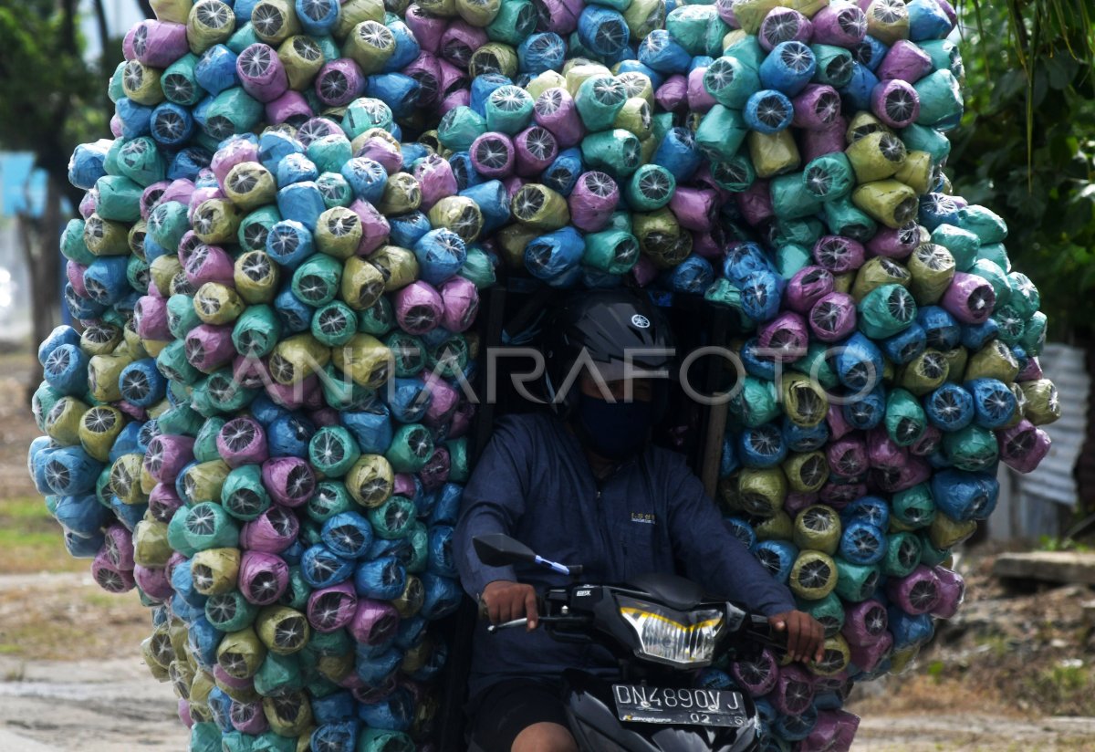 MASYARAKAT DIIMBAU TETAP PATUHI PROTOKOL KESEHATAN | ANTARA Foto MASYARAKAT DIIMBAU TETAP PATUHI PROTOKOL KESEHATAN | ANTARA Foto