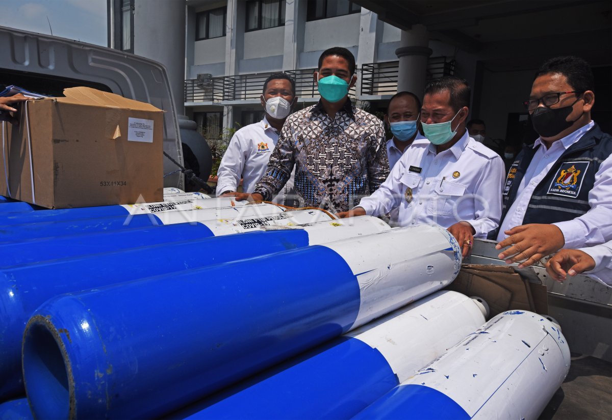 BANTUAN TABUNG OKSIGEN UNTUK RS RUJUKAN COVID-19 | ANTARA Foto