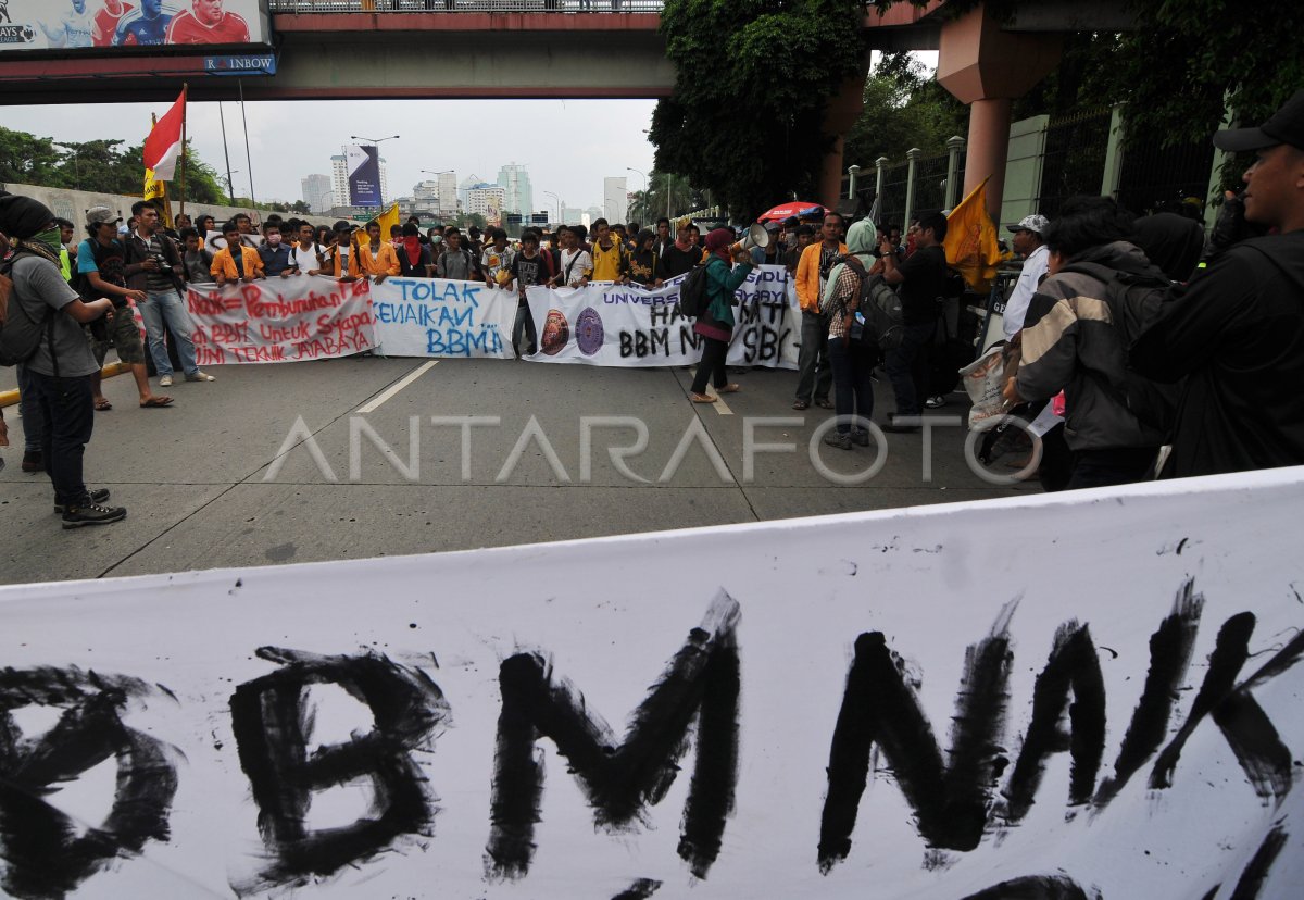 MAHASISWA TOLAK BBM | ANTARA Foto