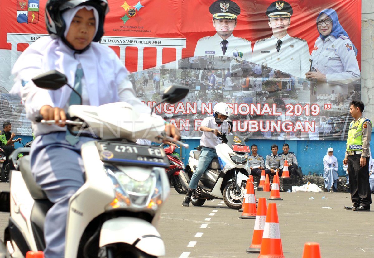 SOSIALISASI KESELAMATAN BERKENDARA | ANTARA Foto