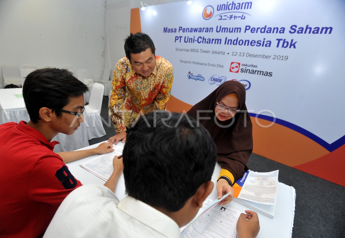 PENAWARAN UMUM SAHAM UNI-CHARM | ANTARA Foto