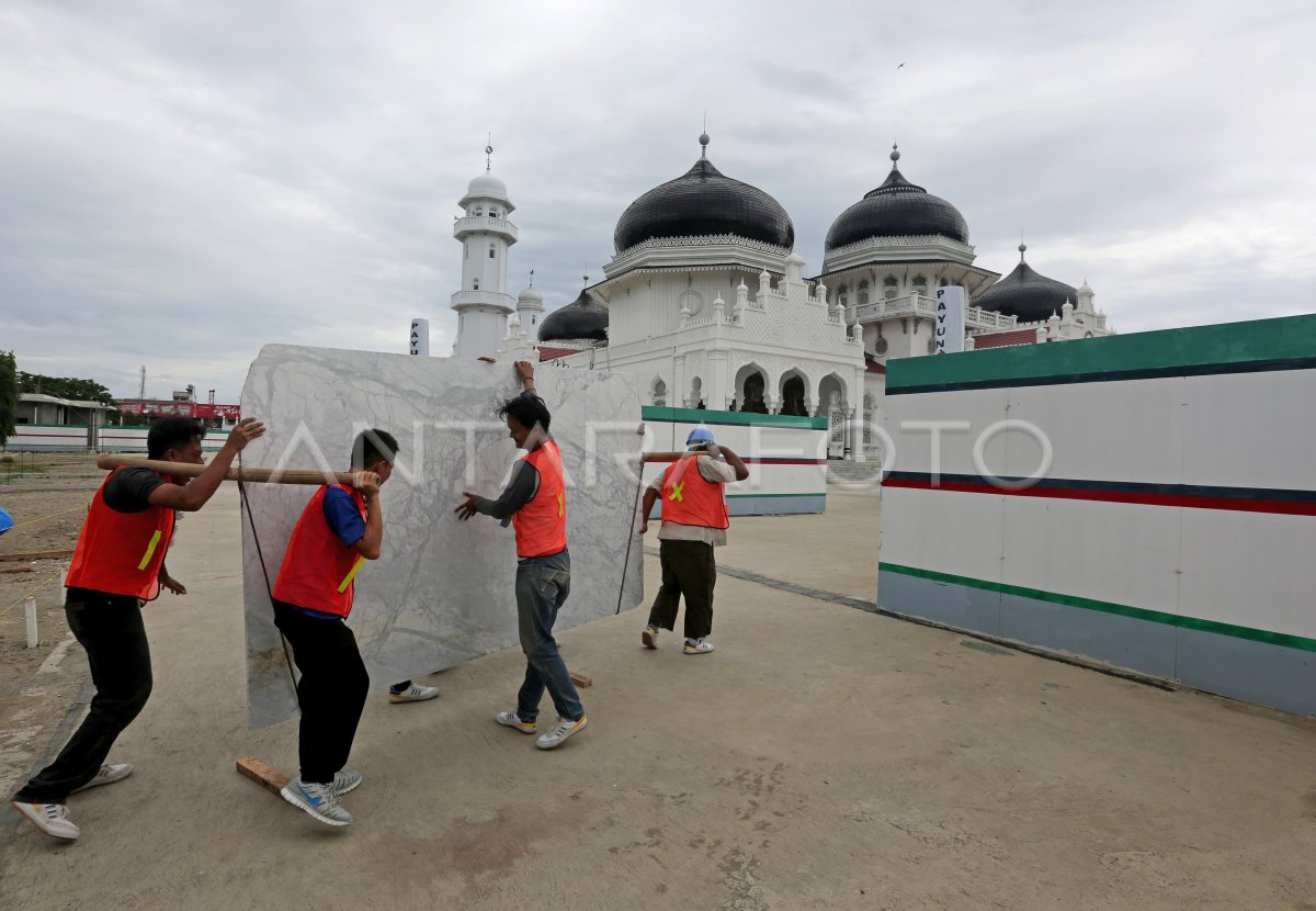 PEMBANGUNAN MASJID BAITURRAHMAN | ANTARA Foto