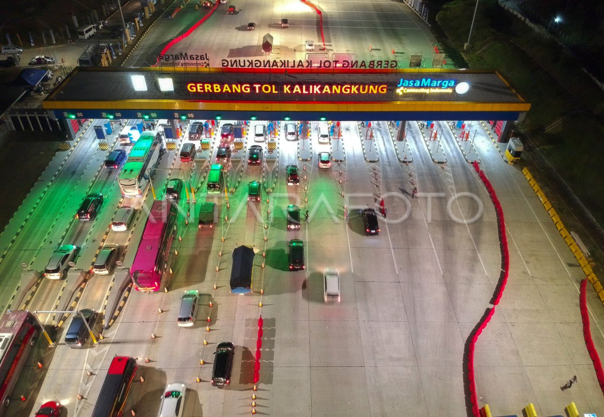 ARUS BALIK GERBANG TOL KALIKANGKUNG | ANTARA Foto