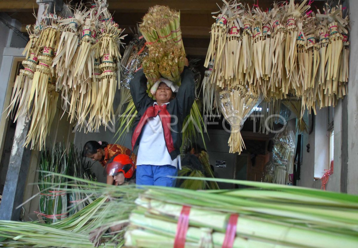 Jelang Hari Raya Galungan | ANTARA Foto Jelang Hari Raya Galungan | ANTARA Foto