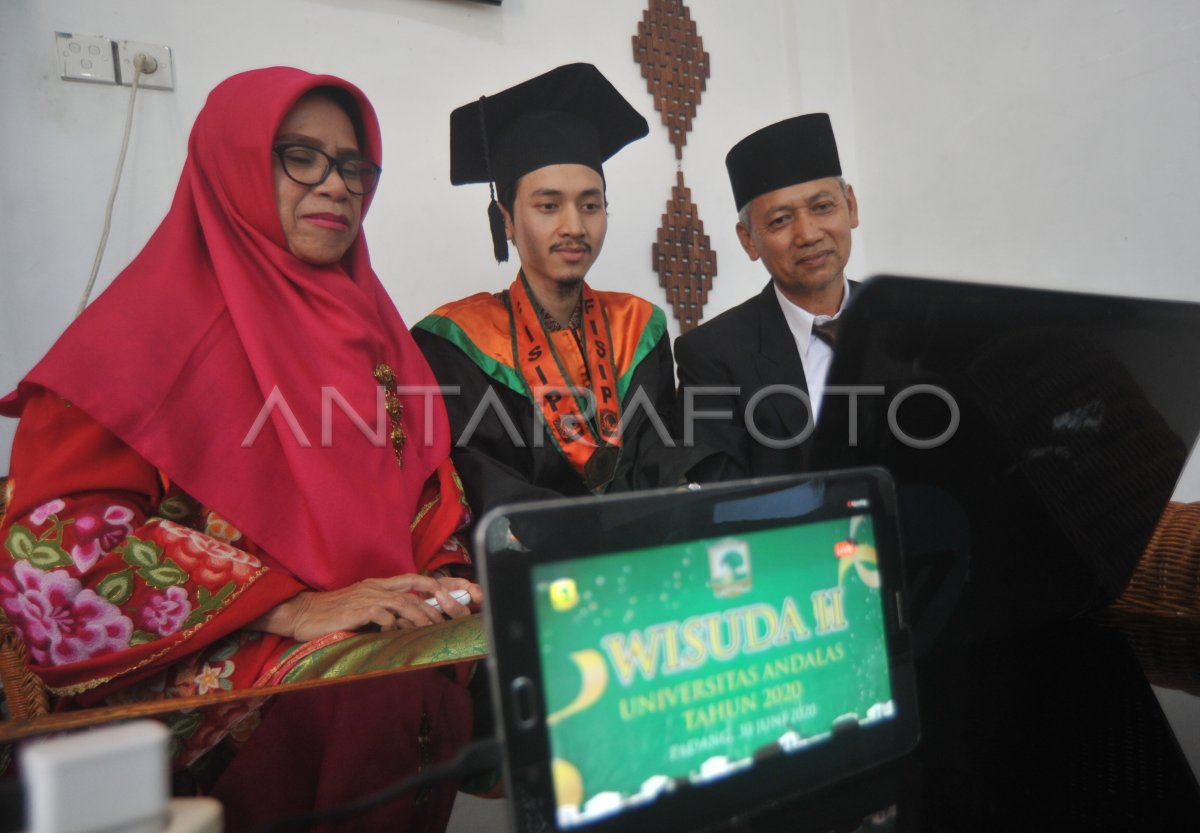 WISUDA VIRTUAL UNIVERSITAS ANDALAS | ANTARA Foto