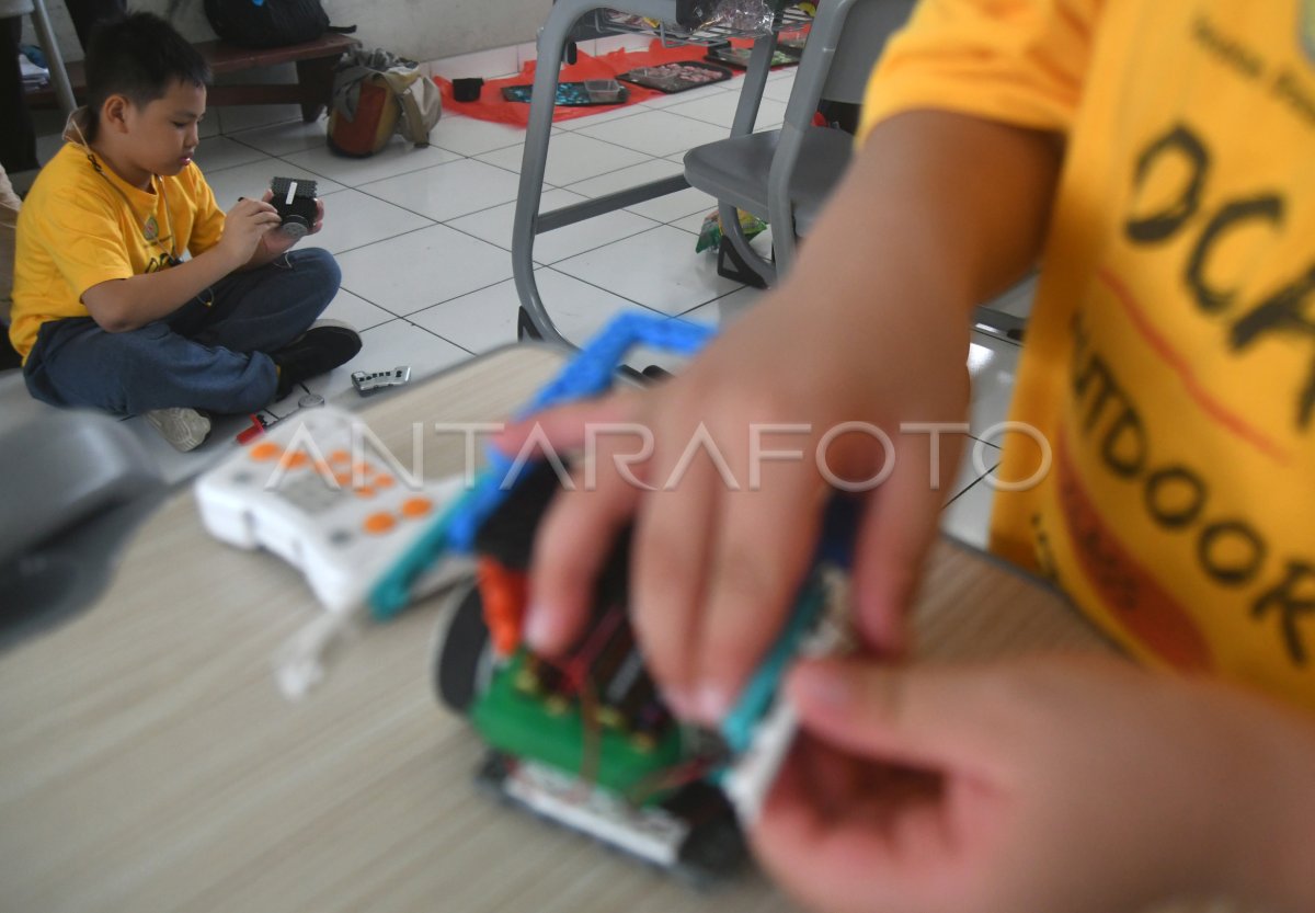 Belajar Merakit Robot Di Sekolah Kota Bogor Antara Foto