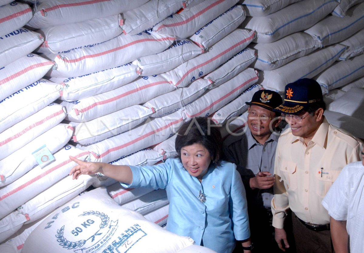 IDUL FITRI-STOK BERAS | ANTARA Foto