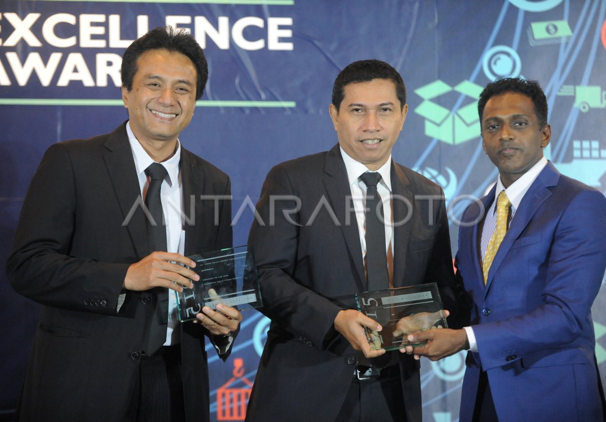 PENGHARGAAN FROST & SULLIVAN 2015 | ANTARA Foto PENGHARGAAN FROST & SULLIVAN 2015 | ANTARA Foto