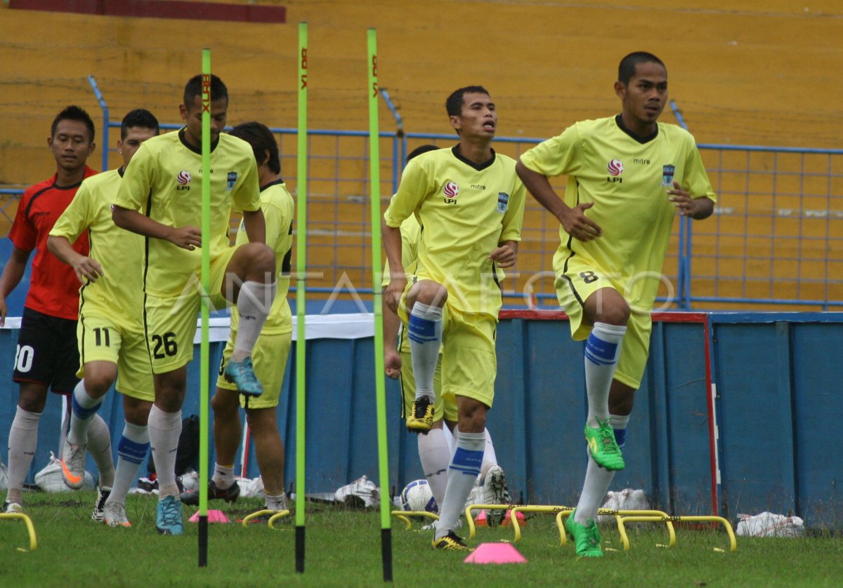 STRATEGI HADAPI PERSEMA | ANTARA Foto STRATEGI HADAPI PERSEMA | ANTARA Foto