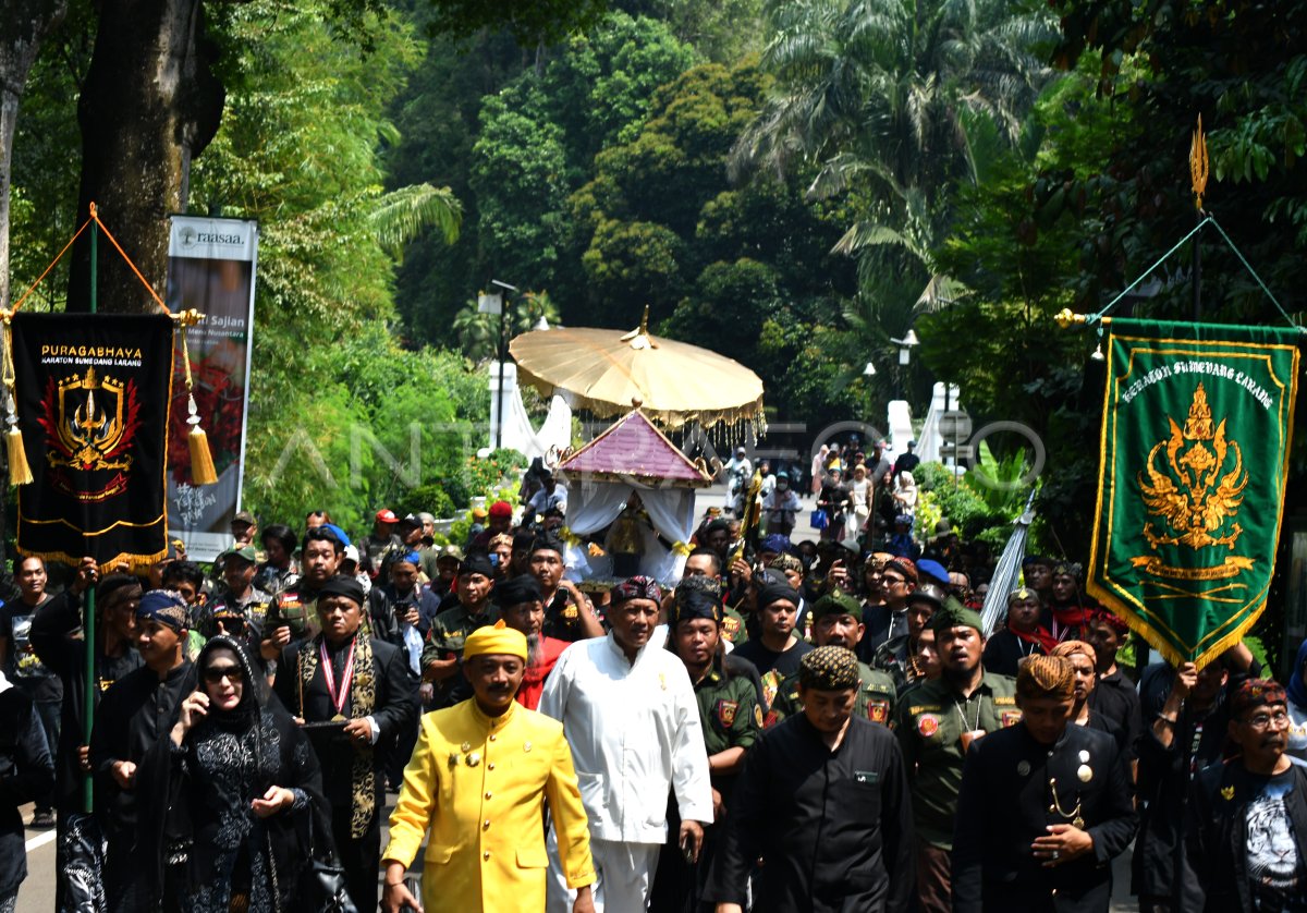 Kirab Mahkota Binokasih di Kota Bogor | ANTARA Foto Kirab Mahkota Binokasih di Kota Bogor | ANTARA Foto