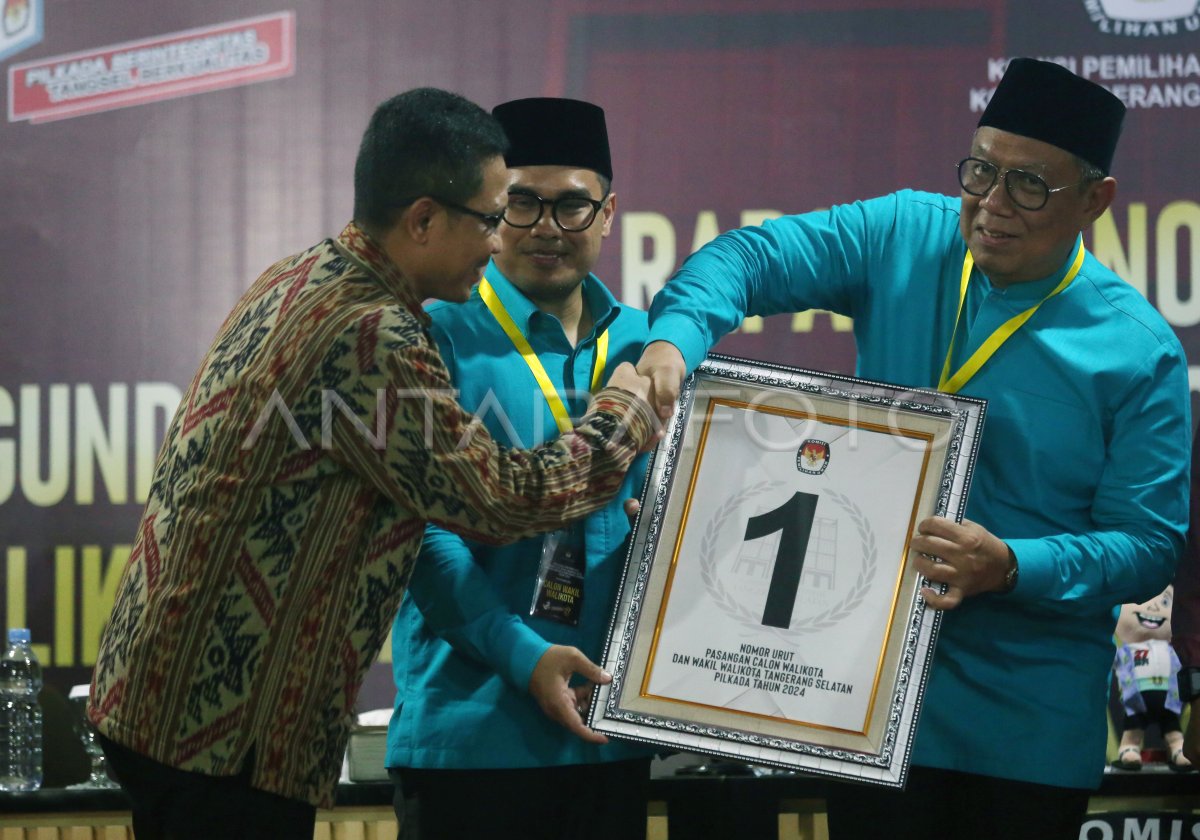 Pengundian nomor urut Pilkada Kota Tangerang Selatan | ANTARA Foto
