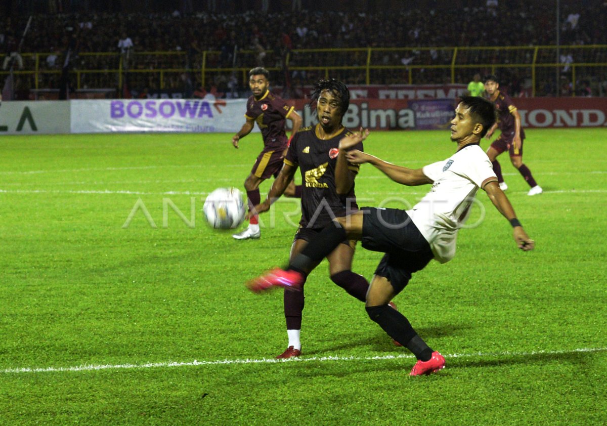PSM MAKASSAR MELAWAN BORNEO FC | ANTARA Foto PSM MAKASSAR MELAWAN BORNEO FC | ANTARA Foto